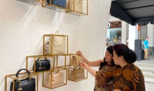 60 Tahun Elizabeth, Koleksi Spesial Hingga Raih Rekor MURI - Dialog Rakyat