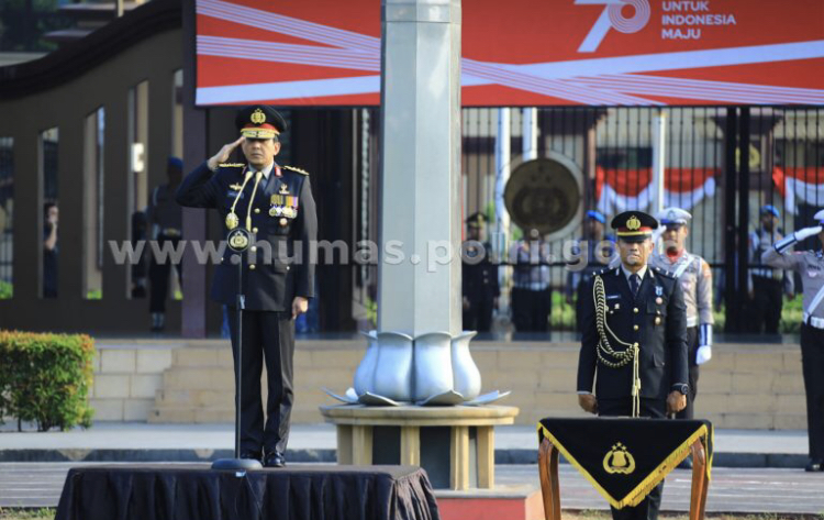 Polri Melaksanakan Upacara HUT RI Ke-78 Secara Khidmat di Lapangan ...